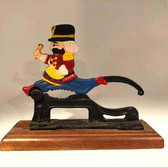 Holiday | Vintage Cast Iron Nutcracker Holiday Decor Works 75 Wide ...